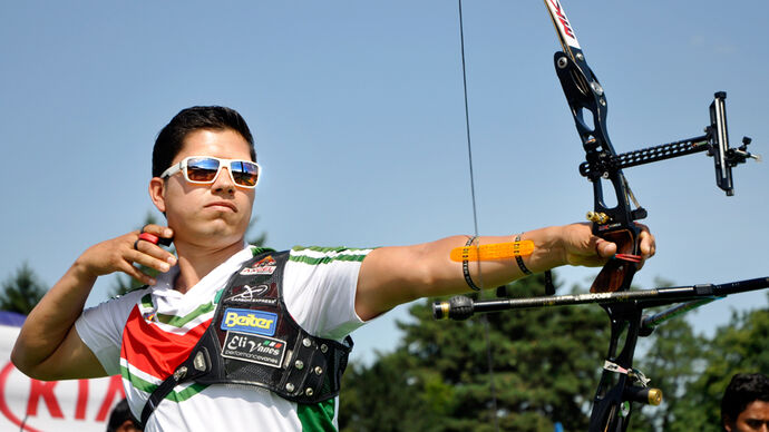 Juan Rene SERRANO shoots a cheeky seven to win Mexico recurve team gold ...