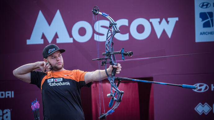 World #2 defeats world #1 to take compound men’s crown at World Cup ...