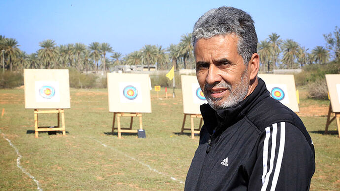 Libyan coach Ali Arebi passes during training camp | World Archery