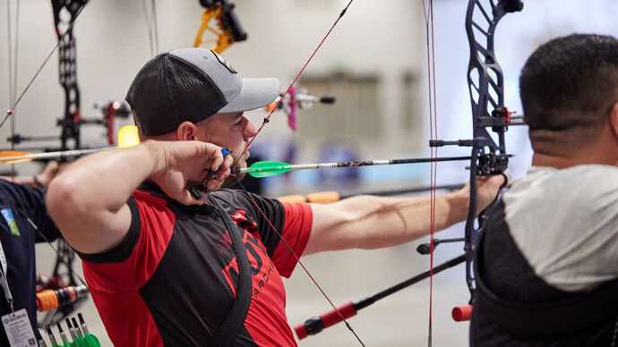 Schloesser shoots perfect 600-point qualification to take top seed at ...