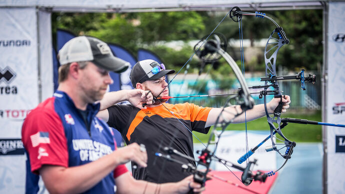 Mike shoots near-perfect final to win first stage of season in Colombia ...